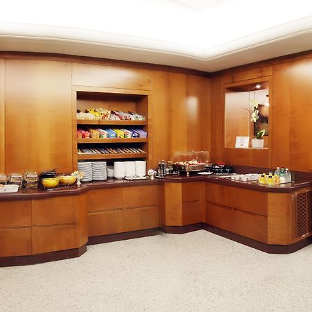 Hotel Albergo Santa Chiara Rome: 3 star Hotel with a Minimum Price 199. ...