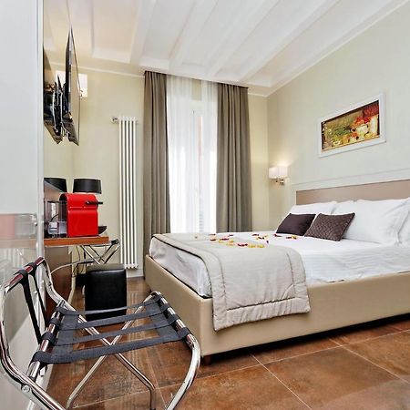 Piazza Venezia Grand Suite Rome: 2 star Hotel with a Minimum Price 329. ...
